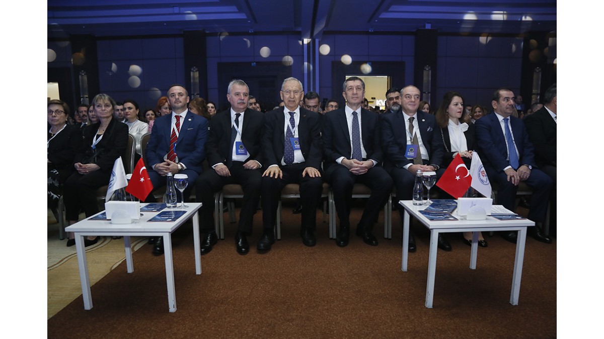 “DİALİNGUA – YABANCI DİL EĞİTİMİNDE DAHA İYİ YÖNTEMLER İÇİN DİYALOG”
